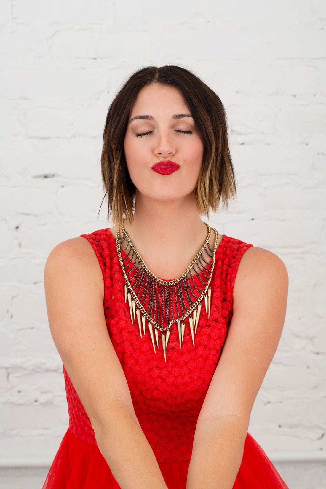 Outfits With Red Lipstick