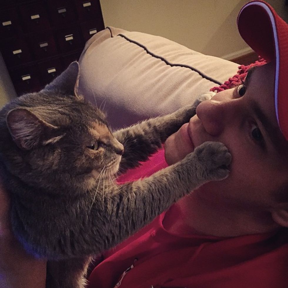 This Guy Couldn't Find a Date to School Prom, So He Took His Cat - Love ...