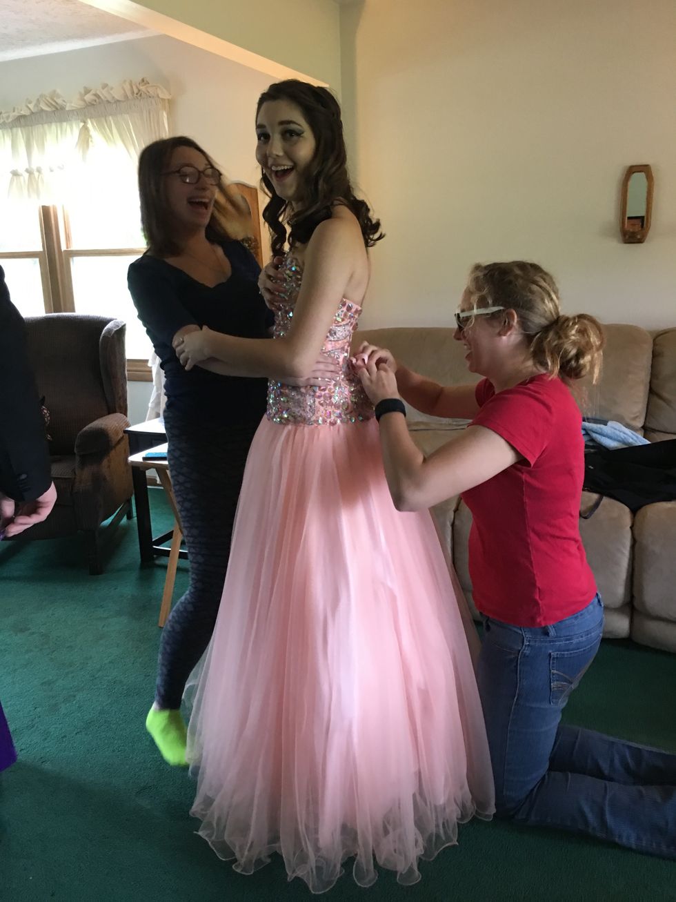 5 Things That Happen When You Go To Prom While In College