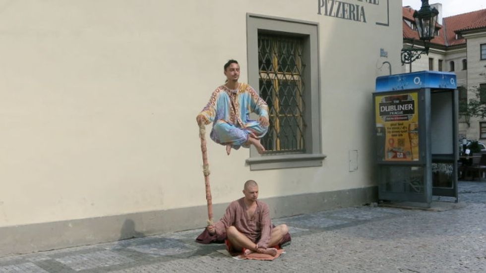 35 Real-Life Optical Illusions That Will Blow Your Mind