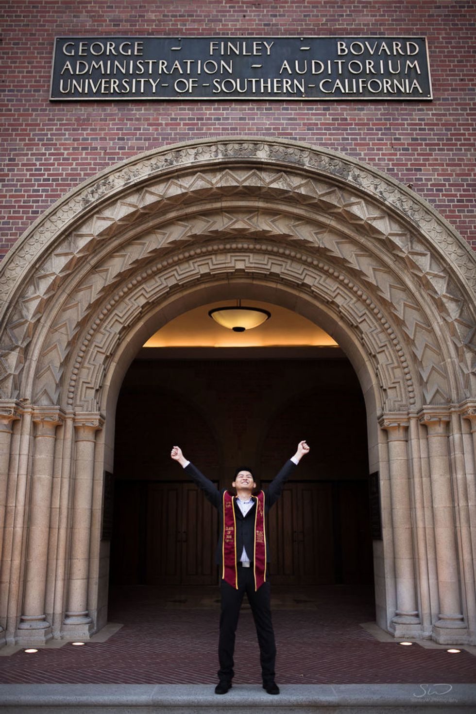 10 Iconic USC Spots To Take Your Graduation Photos