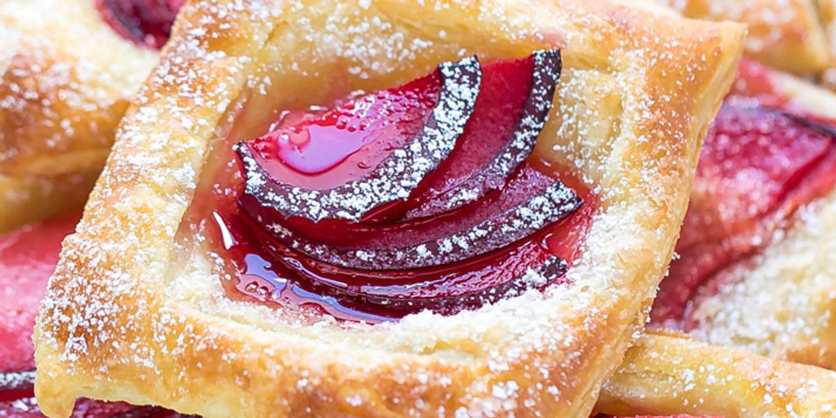 EASY MINI PLUM TARTS RECIPE WITH PUFF PASTRY - My Recipe Magic
