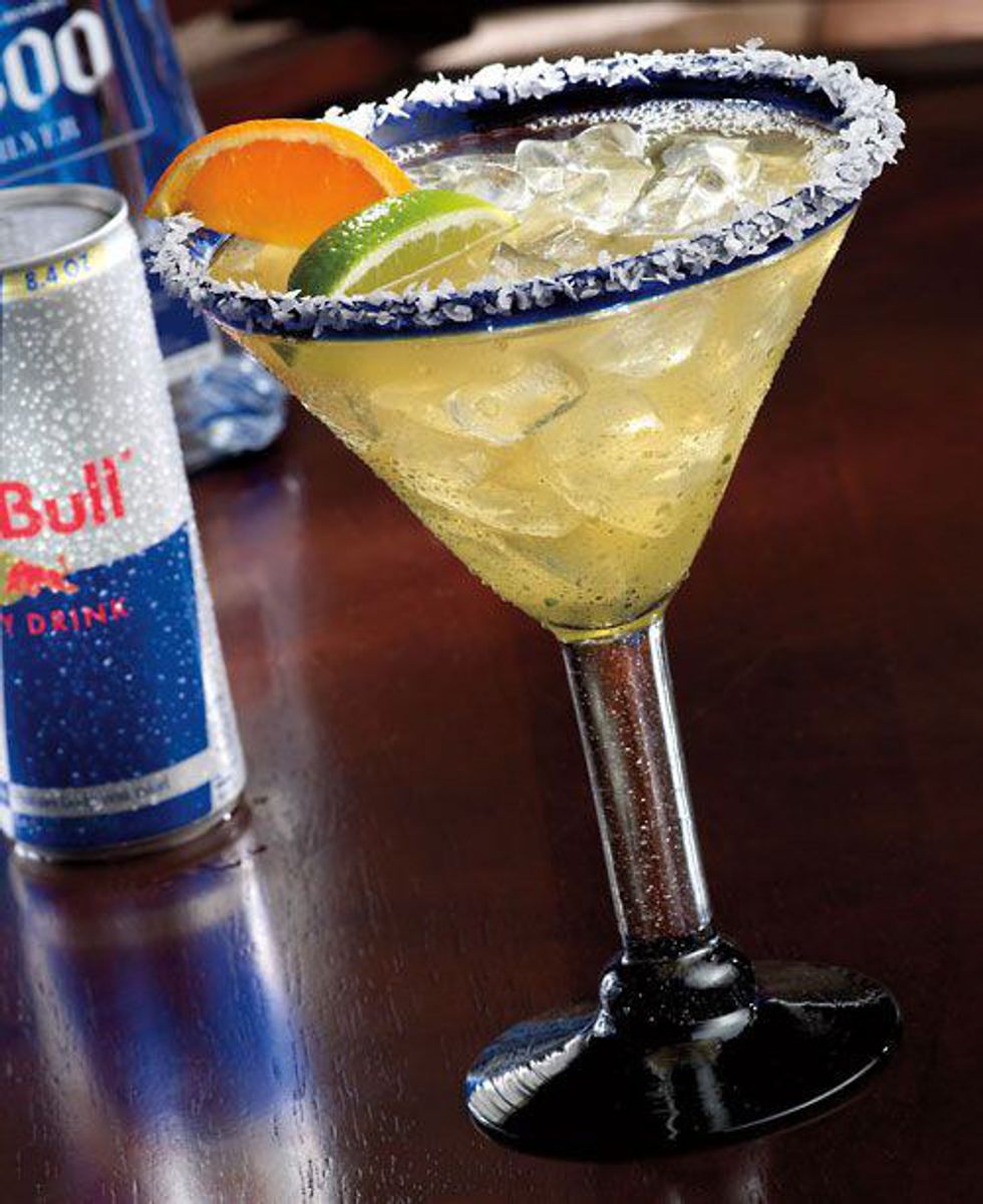 10 Easy Mixed Drinks To Make On A College Students Budget.
