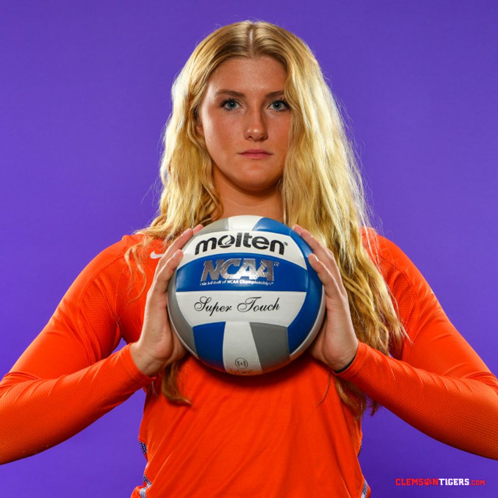 14 Collegiate Female Volleyball Players Who Are More Beautiful Than Any ...