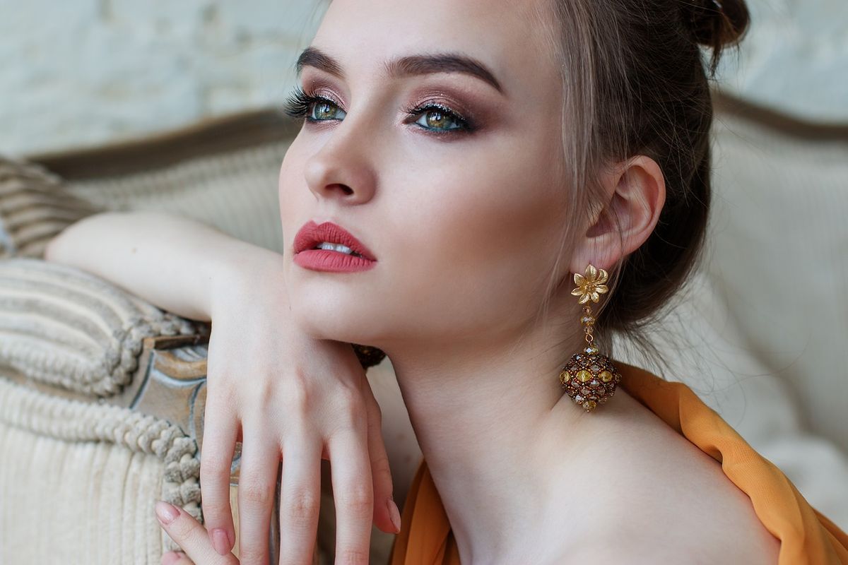 The 5 Best Foundations When You're The Palest Girl In Your Group
