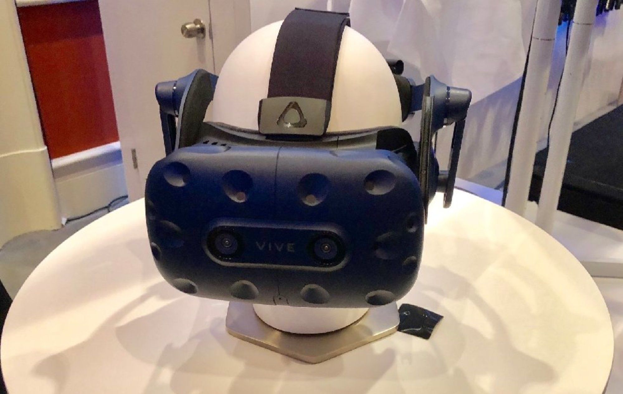 HTC Vive Pro pre-orders start at $799, delivers on April 5 - Gearbrain