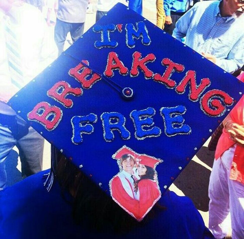 27 Fandom Inspired Graduation Cap Ideas