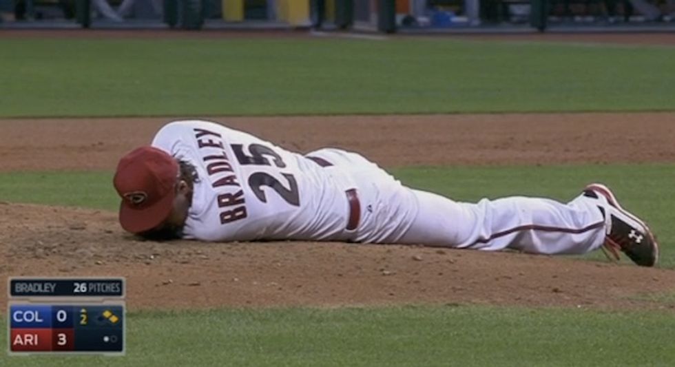 Scary Moment Caught On Video Mlb Pitcher Hit In The Face By Screaming