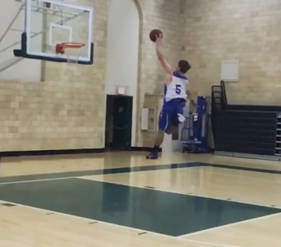 Take One Look at this College Basketball Player's Stunning Mega-Dunk ...