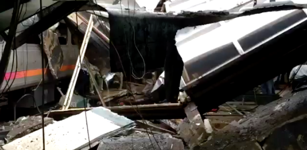At least 1 dead after New Jersey Transit train crashes into station ...