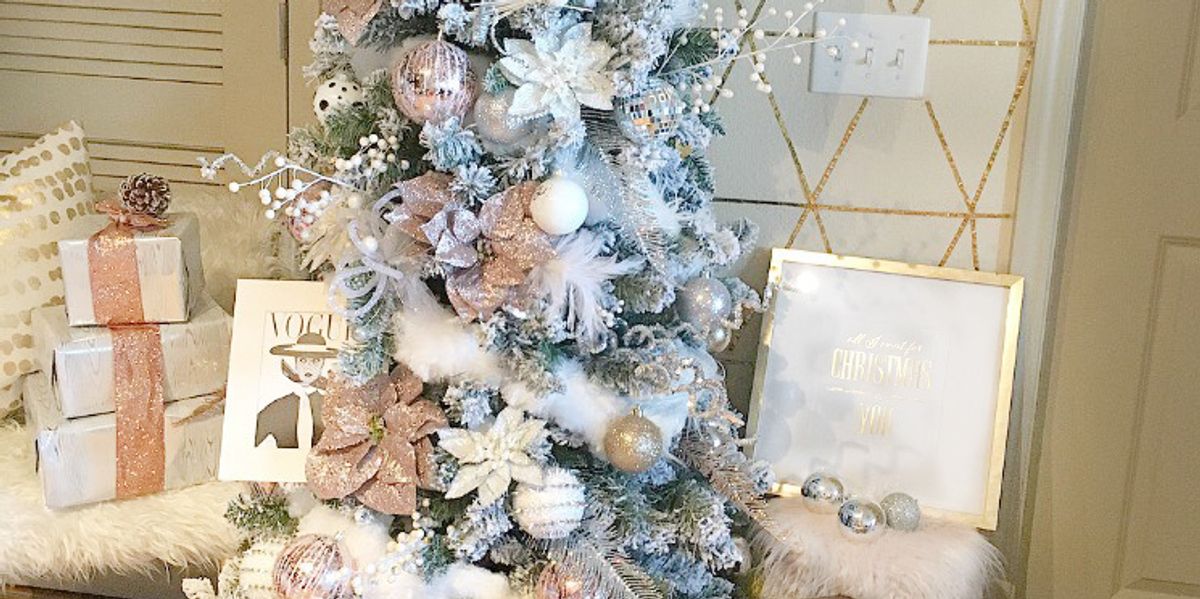 How To Decorate A Glam-Inspired Christmas Tree - xoNecole: Women's ...
