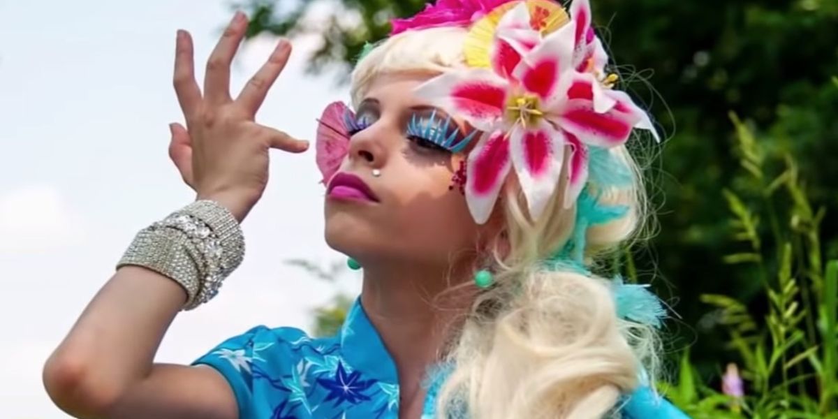 Adults throw dollars at 11-year-old drag kid who performed at gay ...