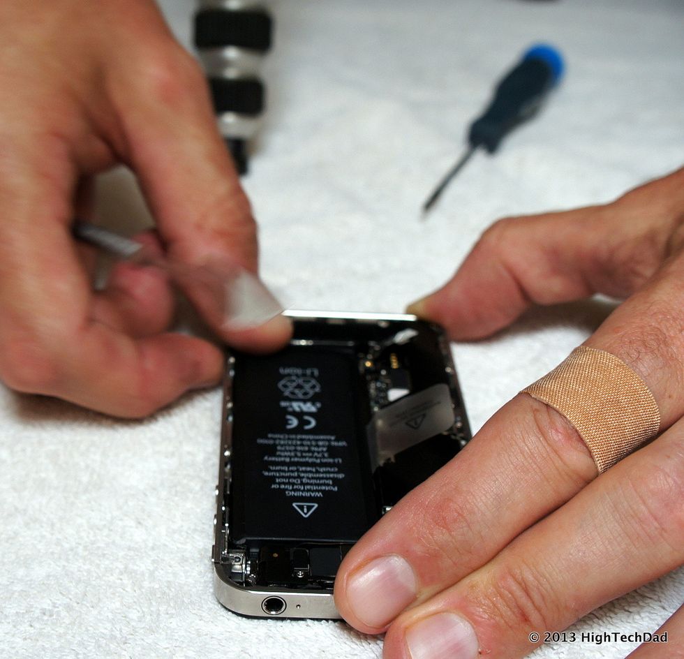 8 Tips To Make Your Phone's Battery And Health Last Longer