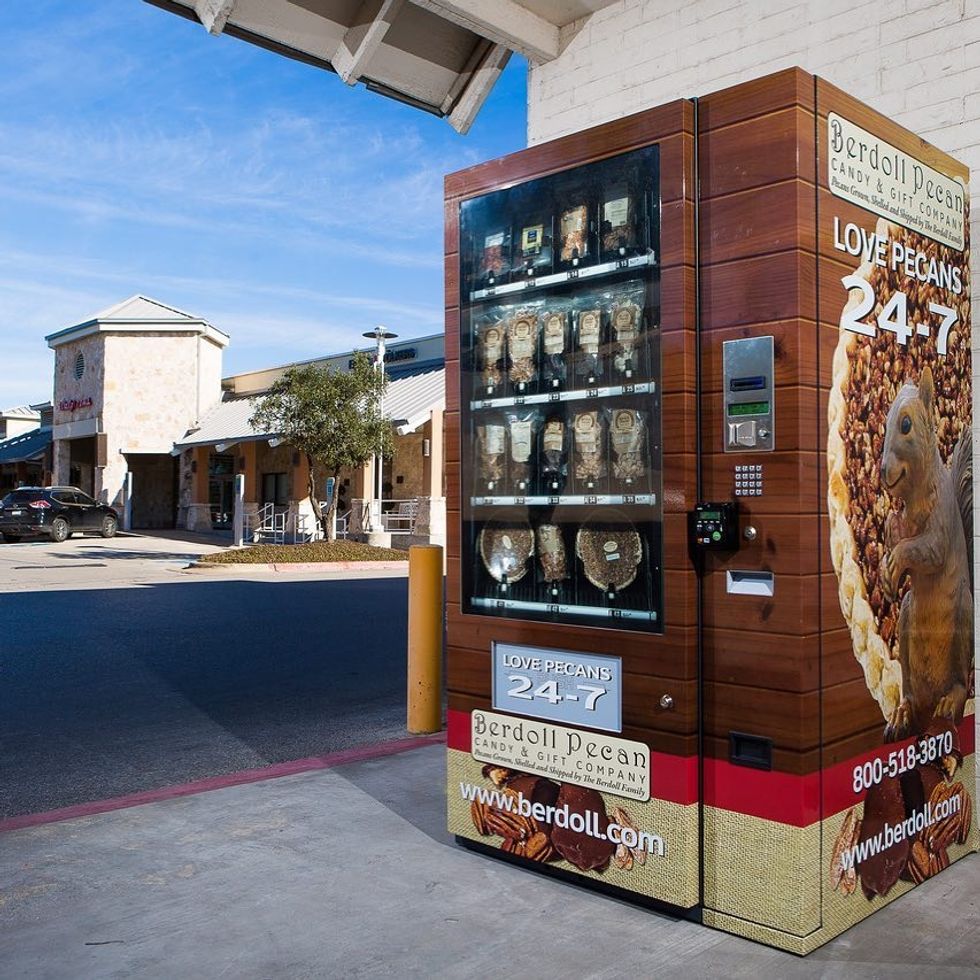 There's a vending machine that dispenses whole pecan pies in Texas - It ...