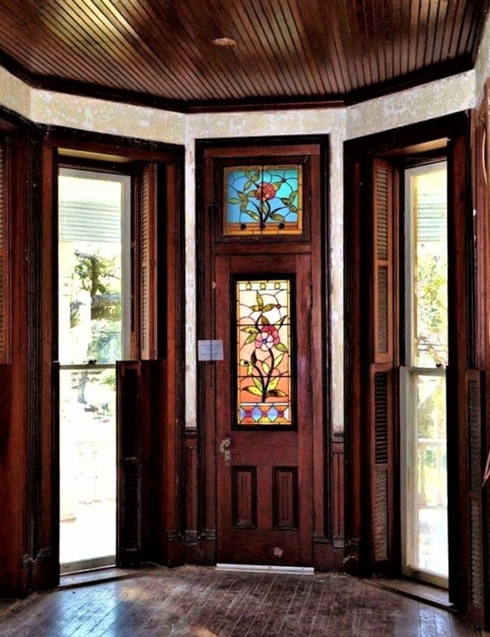 You can tour this gorgeous 132-year-old mansion in the Texas Hill ...