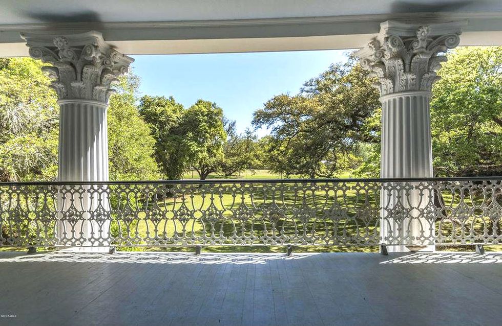 This gorgeous 1852 mansion in Louisiana is for sale as a stunning B&B ...