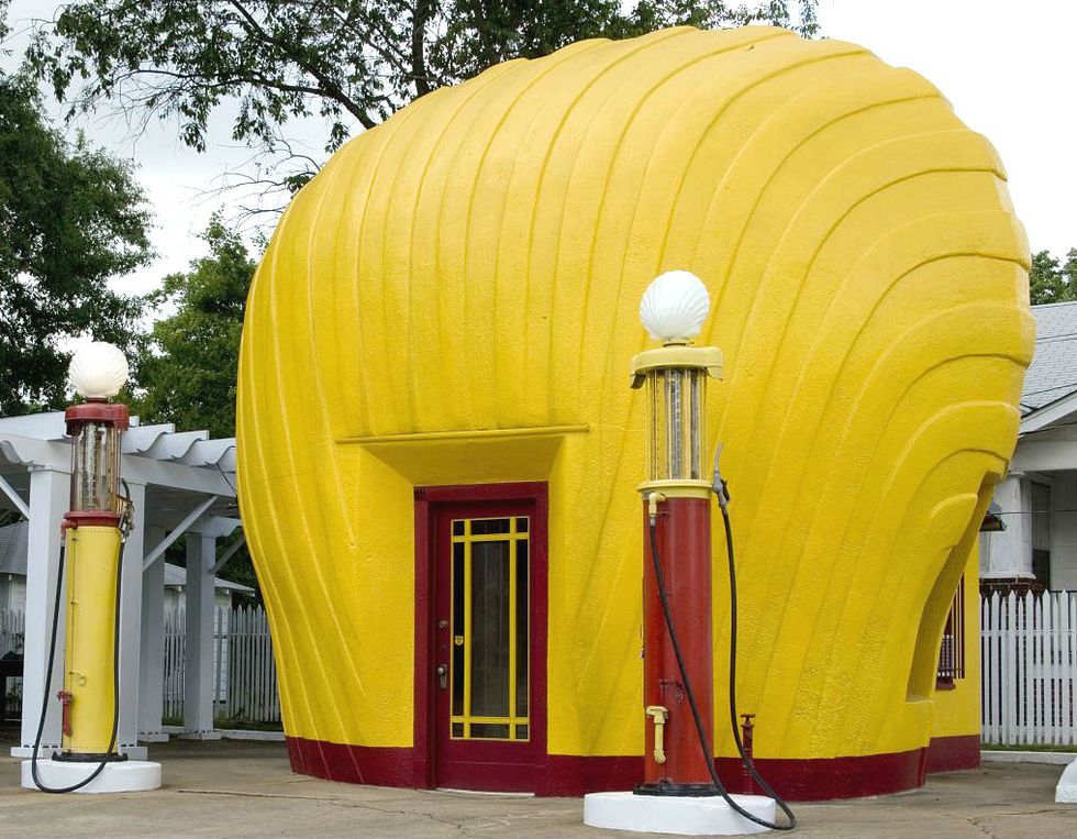 The last shell-shaped Shell station is preserved in North Carolina - It ...