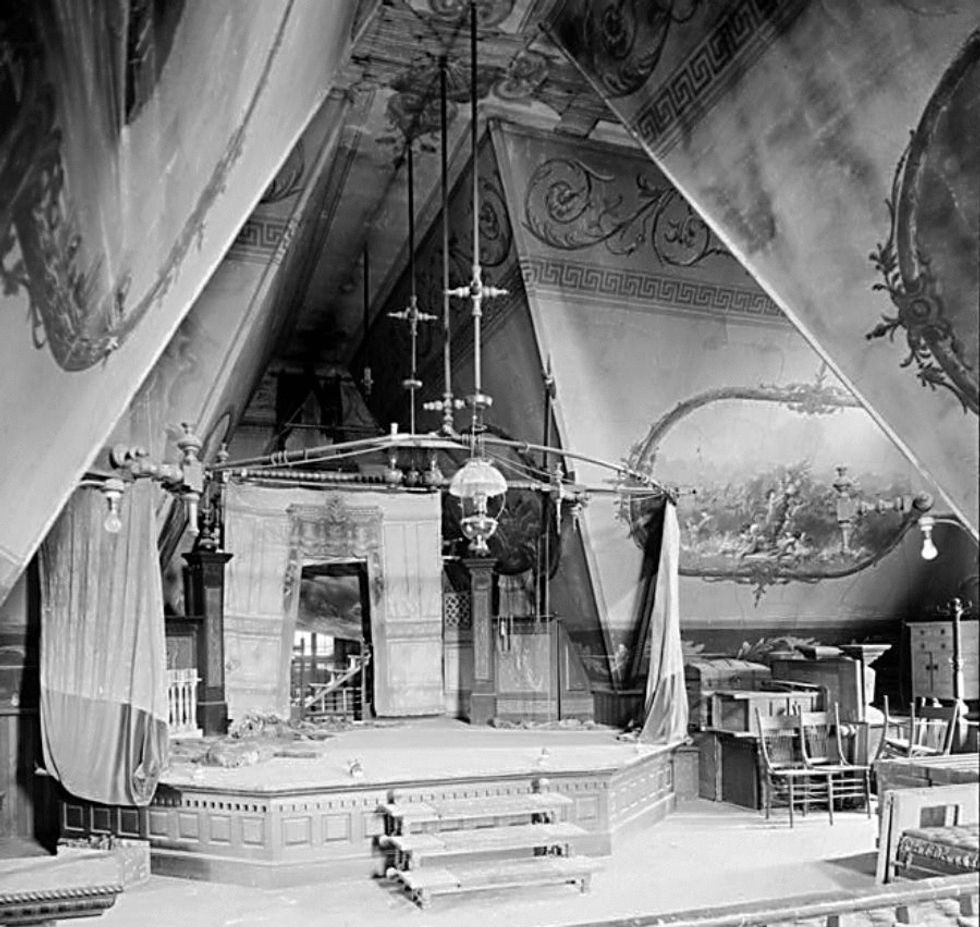 Is the opulent mansion Korner’s Folly really the ‘strangest home in the ...