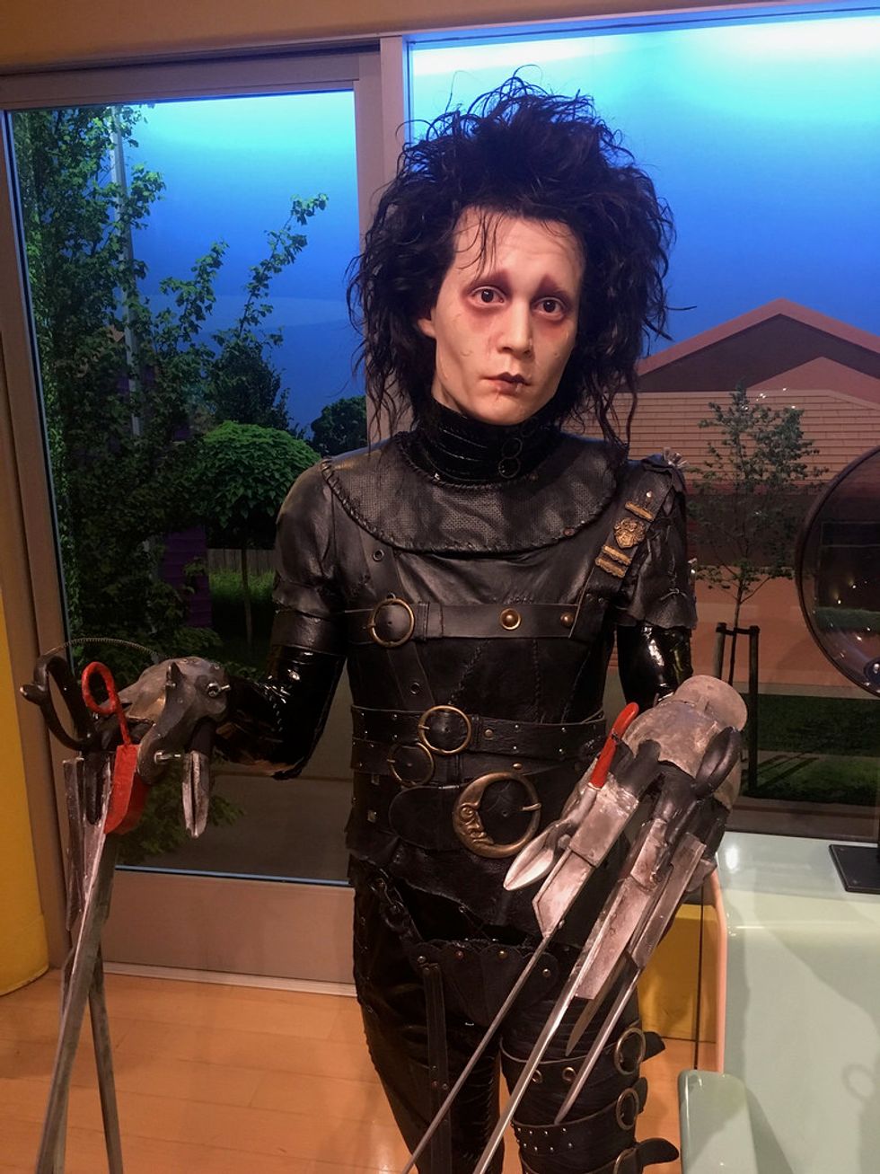 'Edward Scissorhands' Is A Deep Reflection On Social Norms, Innocence ...