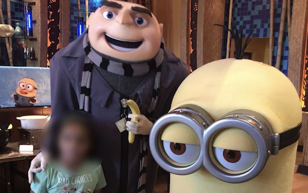 Universal Orlando employee fired for flashing a hate symbol in a photo ...