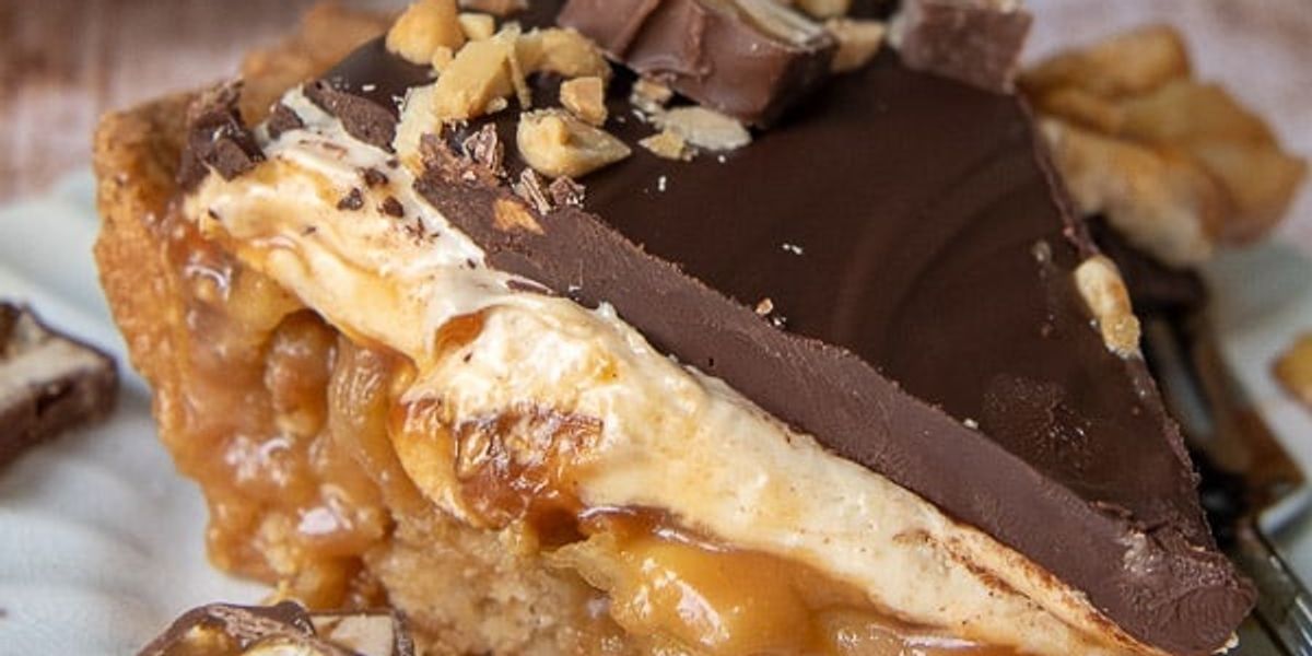 Snickers Pie | Snickers Dessert Lovers' Dream Pie Recipe! - My Recipe Magic