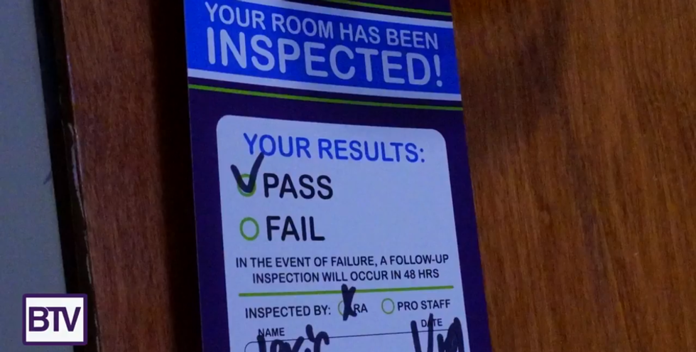 10 Giveaways You Are The RA On Your Dorm's Floor So Tragic You Can't ...