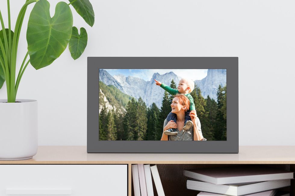Meural’s new WiFi Photo Frame plays family images and videos - Gearbrain