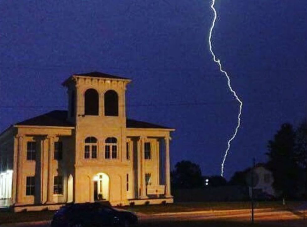 The real sites from beloved Southern book series, '13 Ghosts and ...