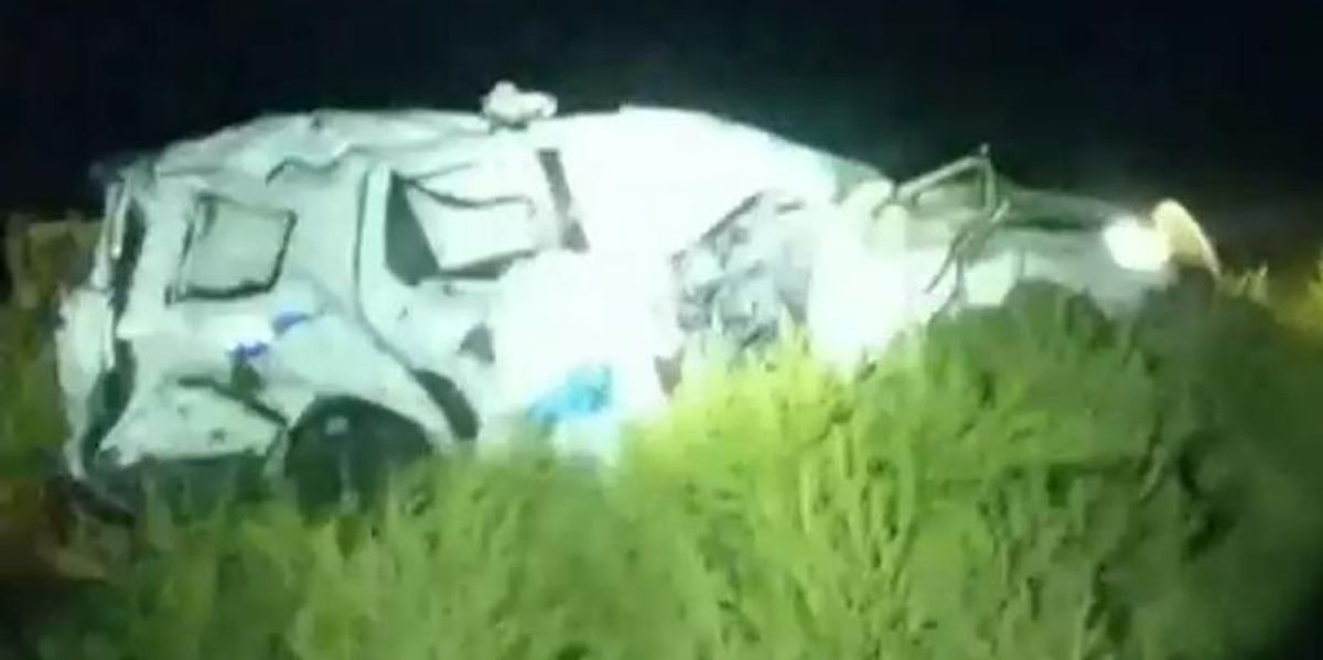 Train Hits Co Police Cruiser On Tracks With Woman Inside Video Comic