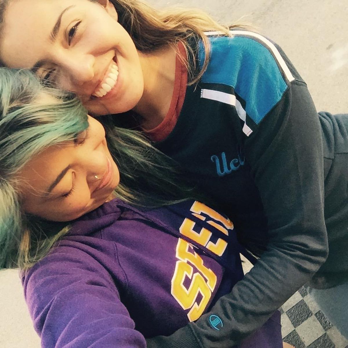 5 Stages Of A Long-Distance Best Friend Reunion