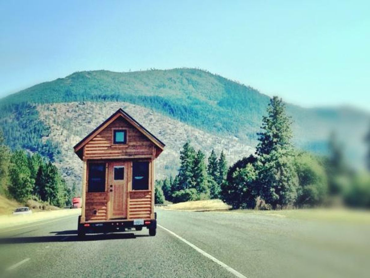 What Happens On Every Episode Of "Tiny House Hunters"
