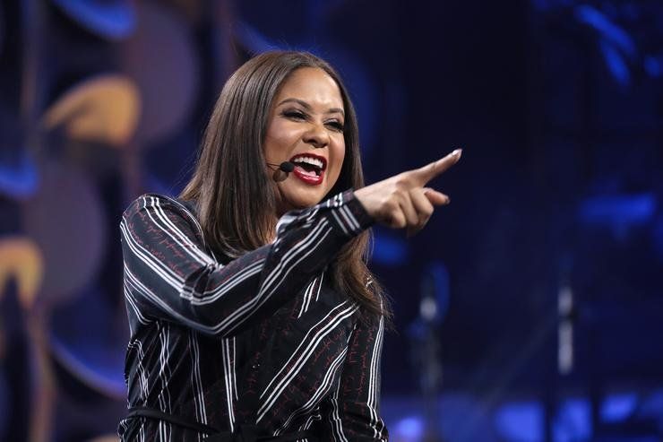 4 Gems ‘Women In Media’ Can Learn From Angela Yee - xoNecole: Women's ...