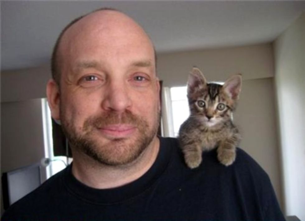 Men Who Proudly Carry Their Shoulder Cat - Love Meow