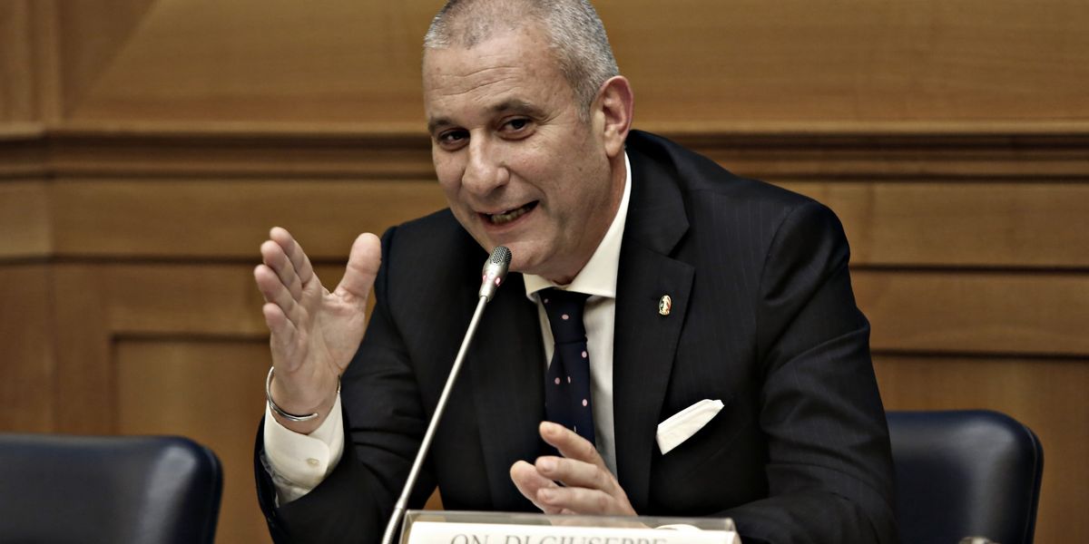 Scoppia il bubbone patronati: «Legati al Pd»