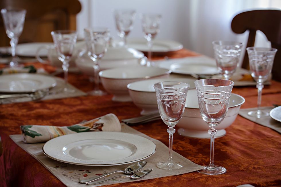 Thanksgiving Tablescapes: How To Create Your Dream Table - xoNecole