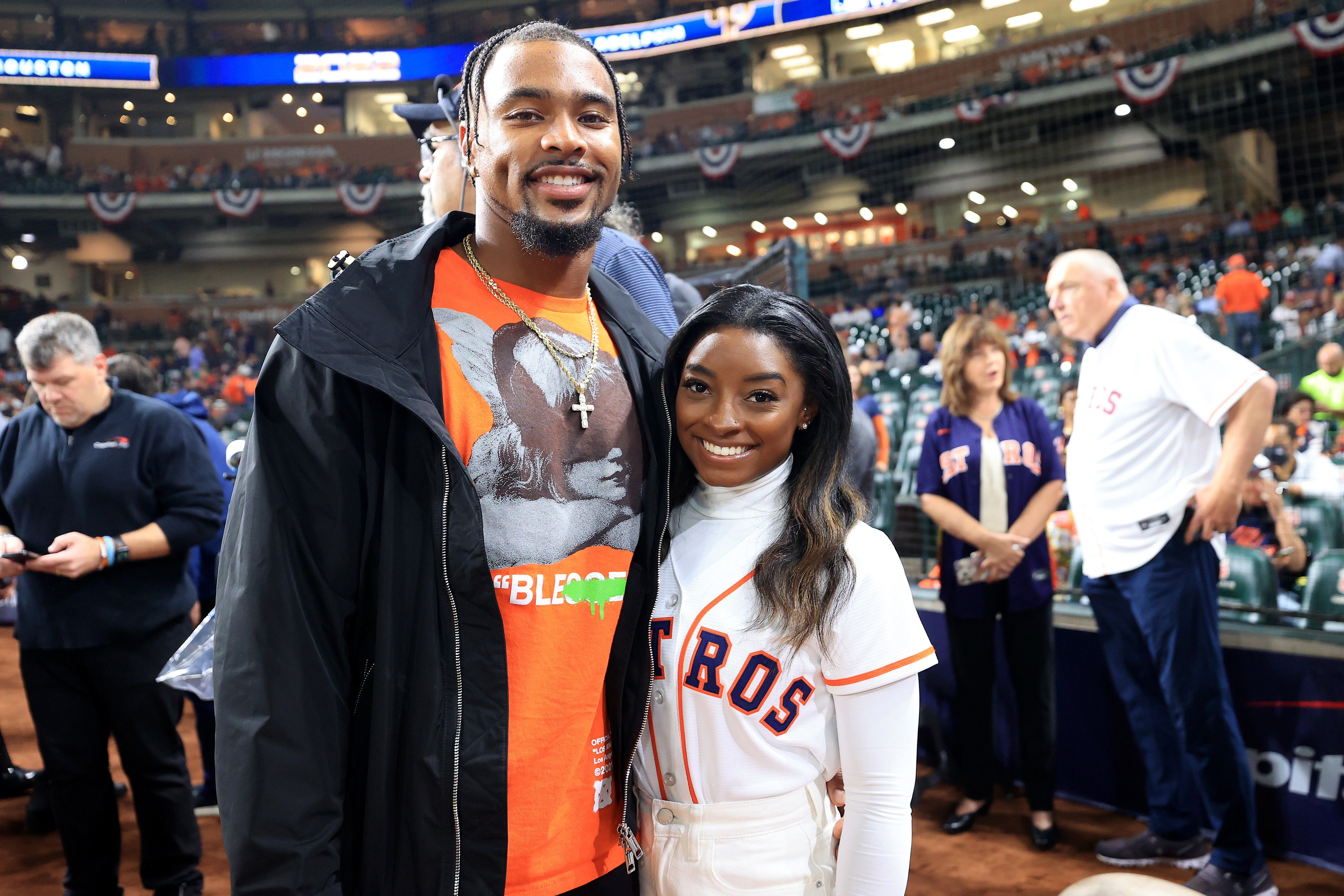 Simone Biles Jonathan Owens' Relationship Timeline - xoNecole