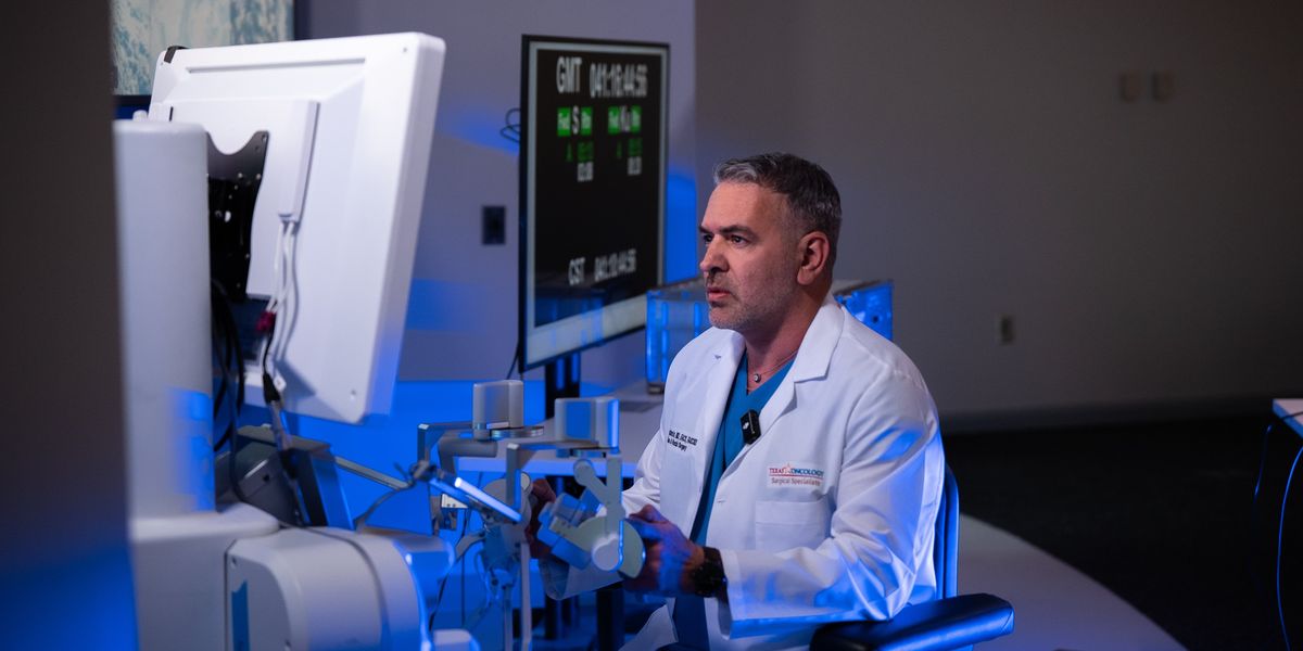 Houston surgeon takes part in first-of-its-kind surgery in space ...