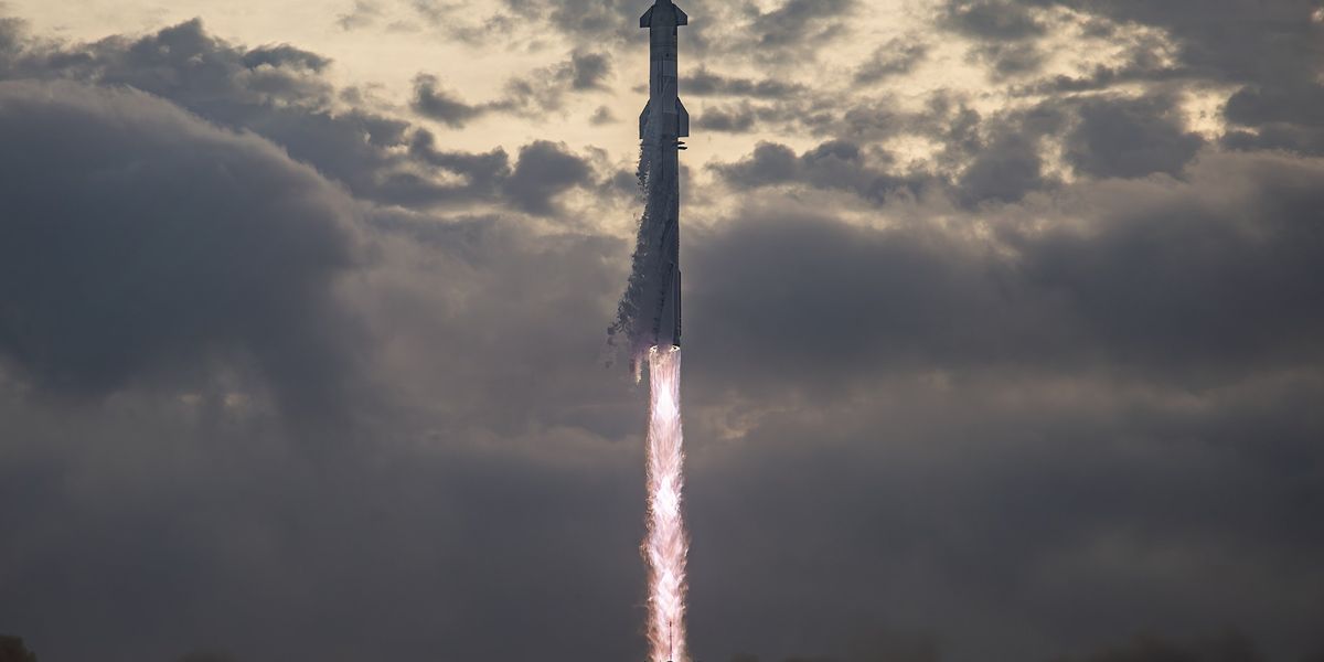 SpaceX's mega rocket launch from Texas base provides mixed results ...