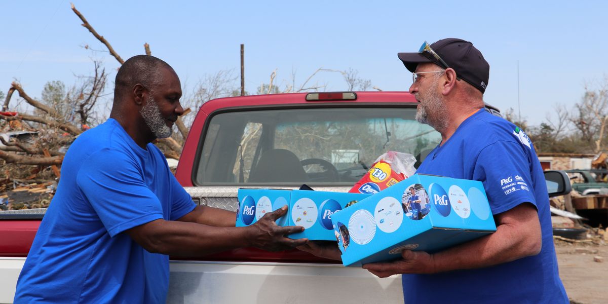 Upworthy partners with P&G for the Acts of Good Awards - Upworthy