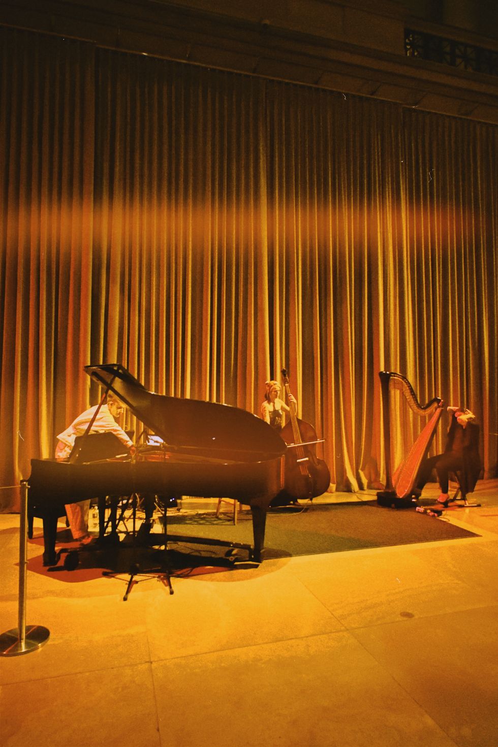 Niia Visits The Philadelphia Museum of Art - PAPER Magazine