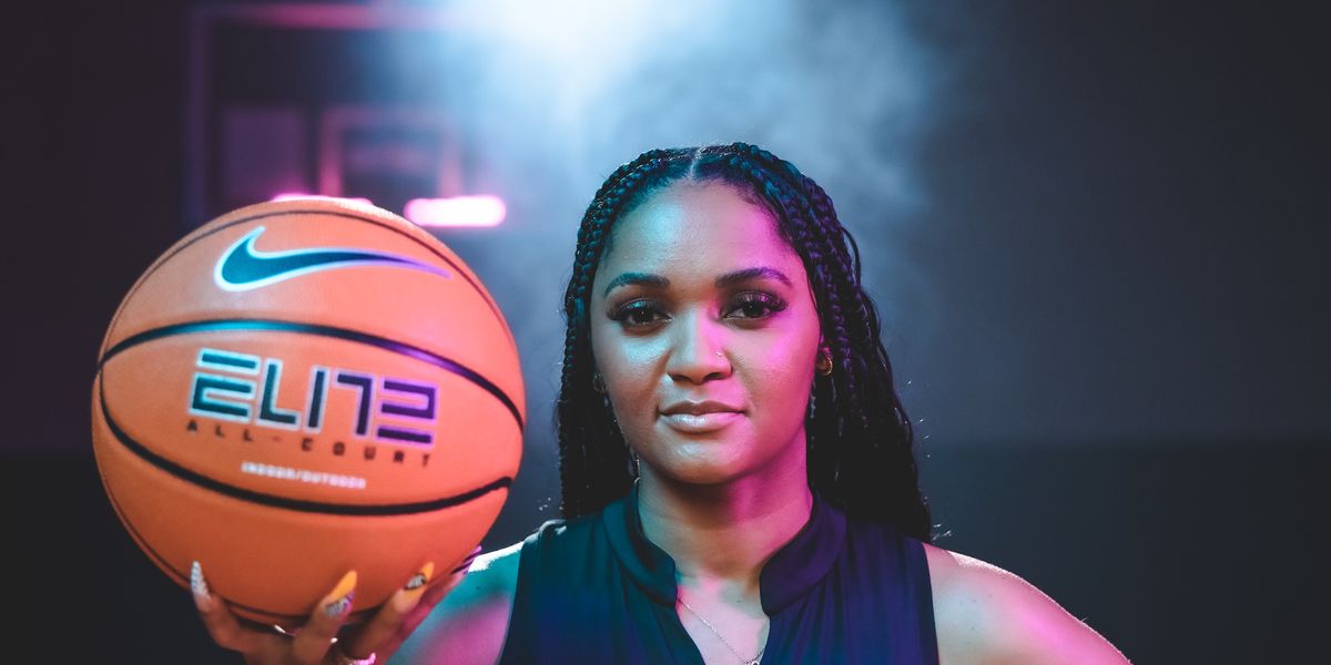 Sydney Carter Talks Being A Leader In Women's Basketball - xoNecole