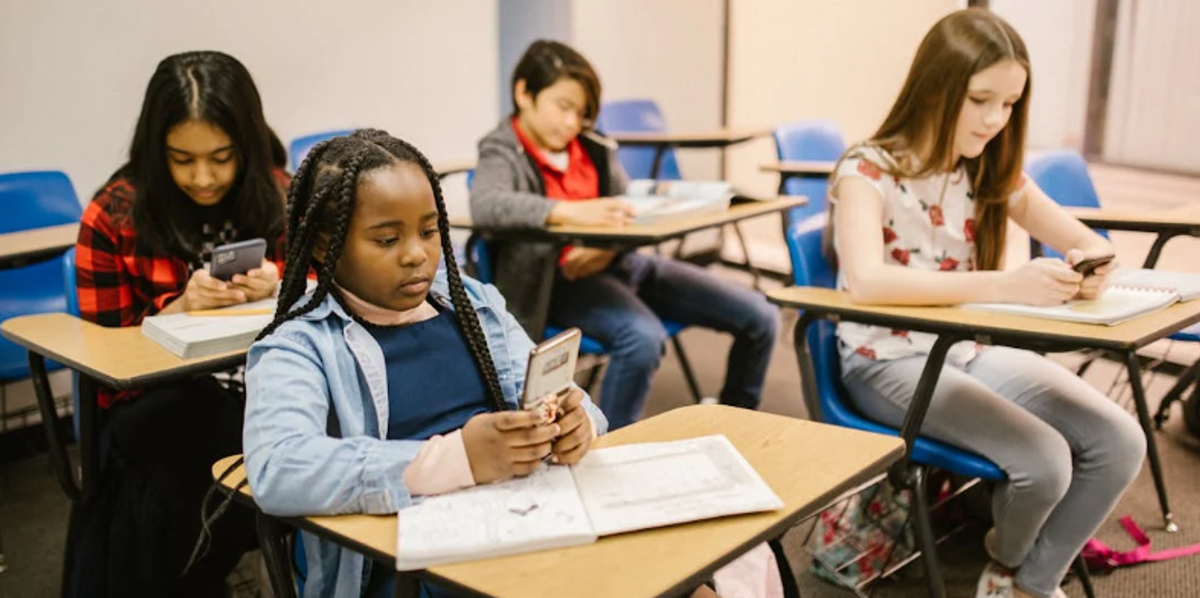 Creating smartphone-free schools to improve mental health - Upworthy