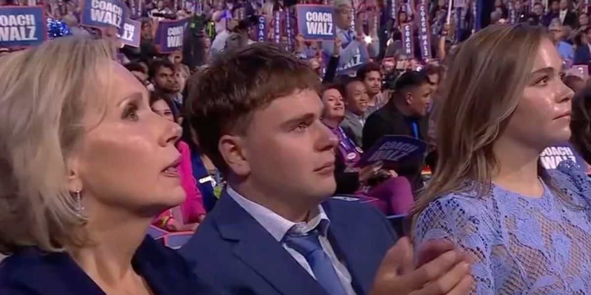 Watch: Gus Walz beautiful reaction to dad's big convention speech ...