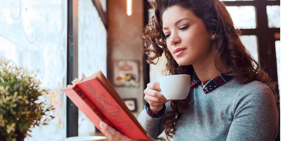 Silent book clubs are an introvert bookworm's dream club - Upworthy