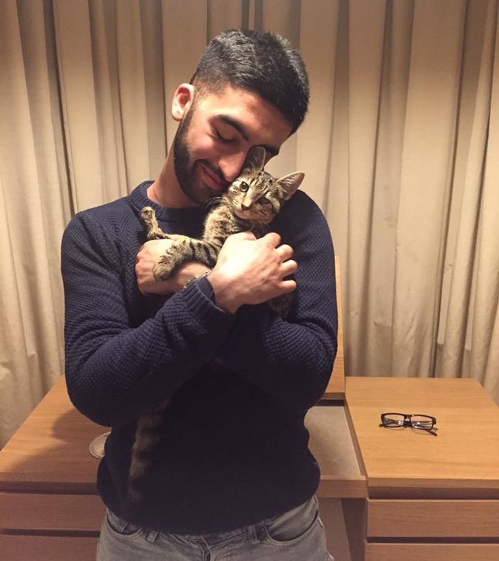 Man Reunited with His Beloved Cat After Terrible Car Crash - Love Meow