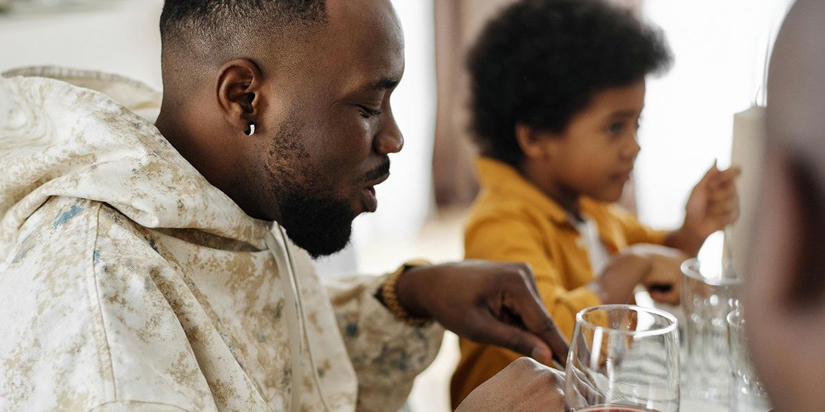 Expert tips for forming deeper family connections over dinner - Upworthy