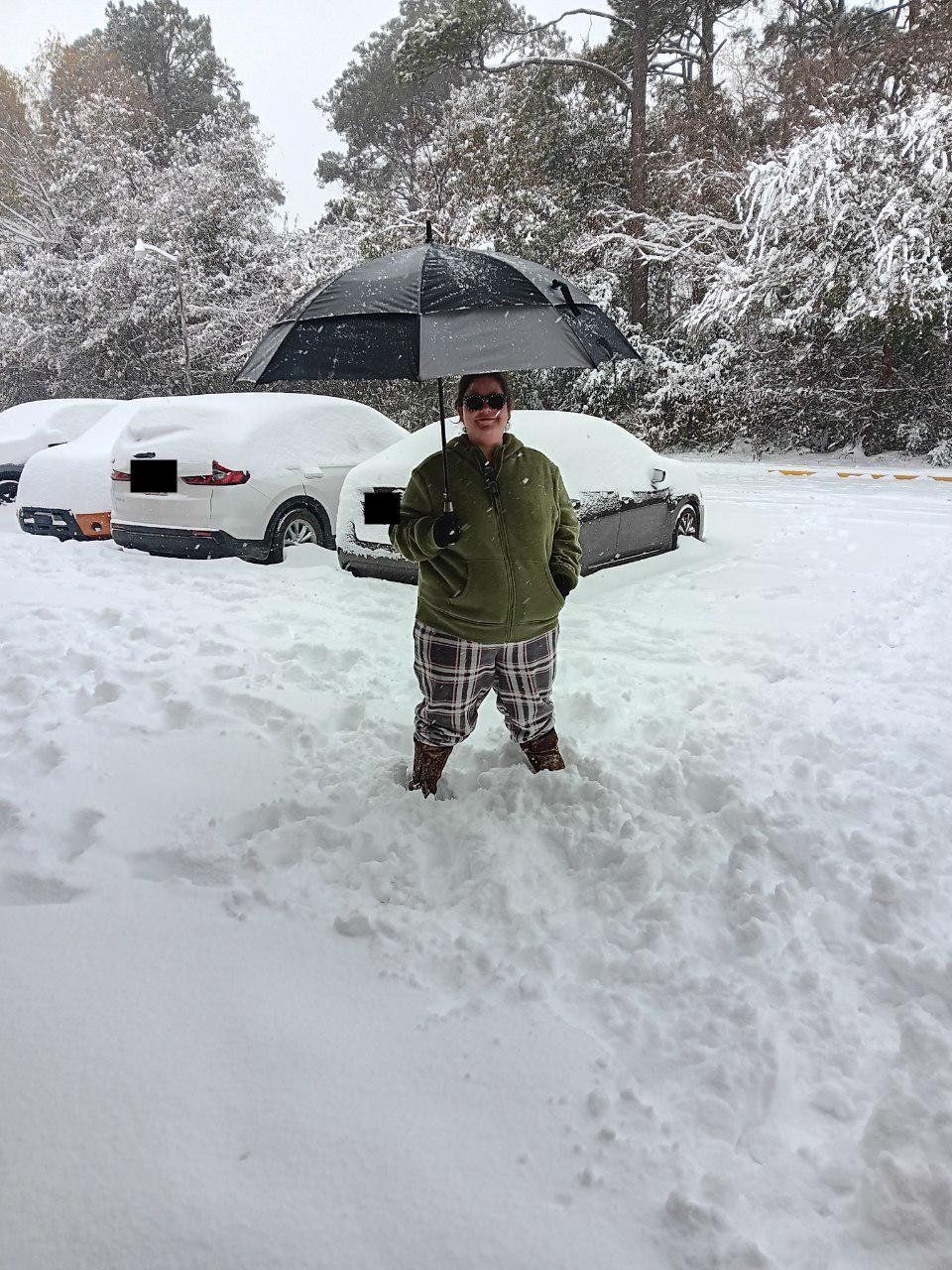 Woman with eye disease sees huge snowfall for the first time - Upworthy