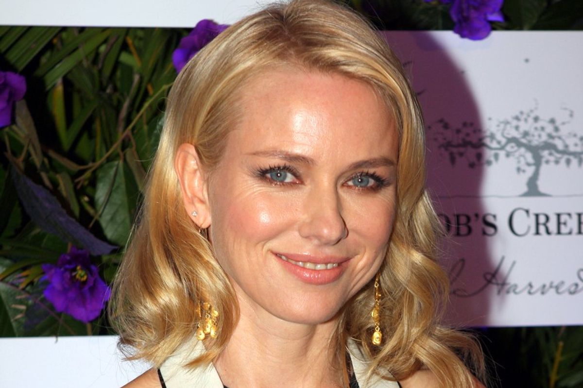 Naomi Watts shares hilarious monopause patch sex story - Upworthy Naomi Watts shares hilarious monopause patch sex story - Upworthy