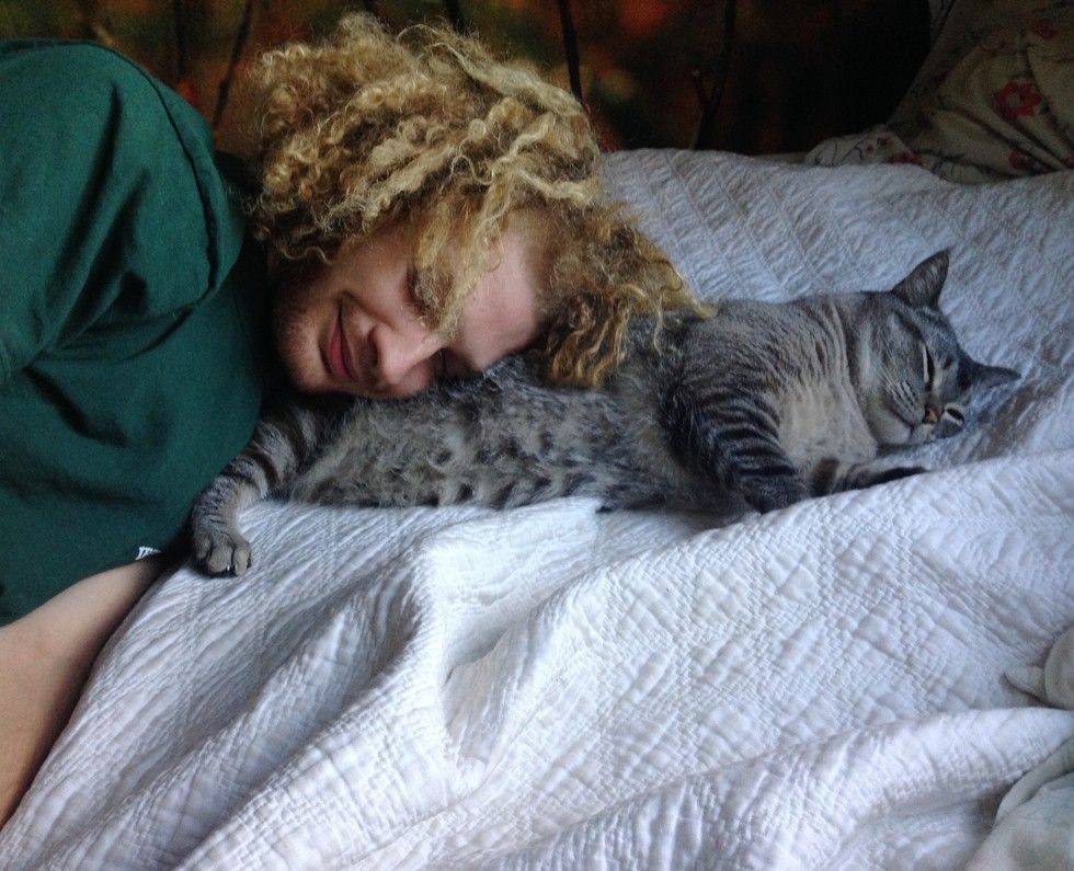 Woman Saves Feral Cat, Shows Her What Love is Like, Even Allergy Can't ...