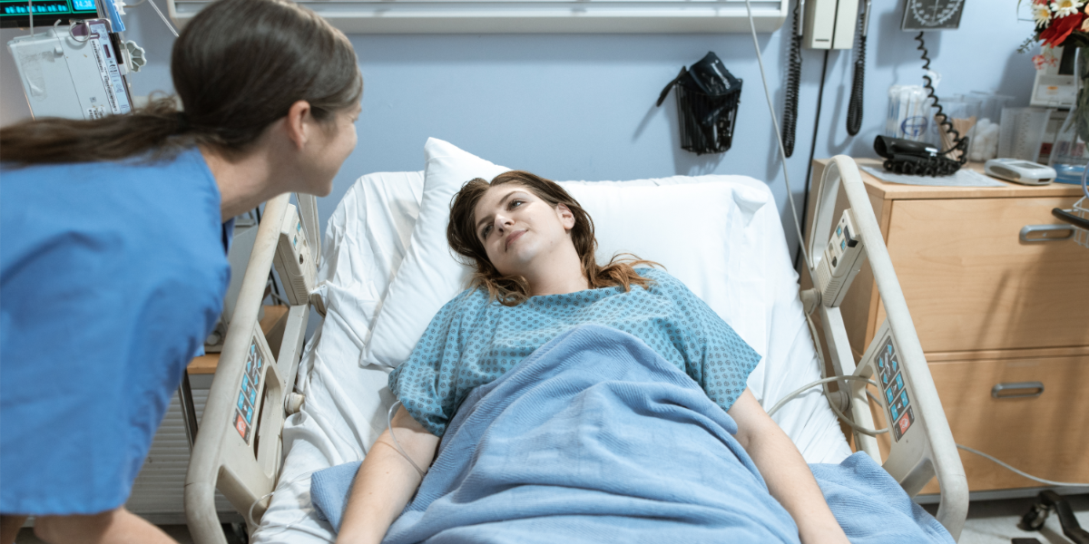 Volunteer uses her incredible singing voice to comfort dying patient on 'final journey home ...